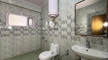 Quarto Duplo Deluxe, vista para a montanha | Casa de banho