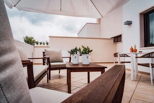 Quarto Triplo Superior | Refeições ao ar livre