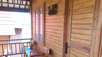 Bangalô, vista para o jardim | Área da propriedade