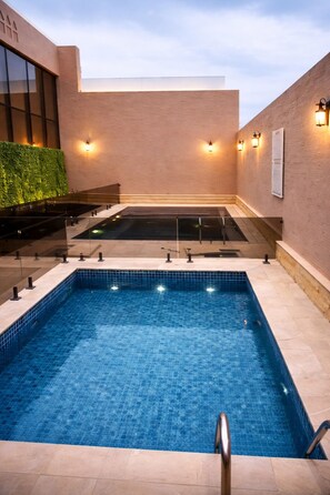 Piscina interna, piscina externa