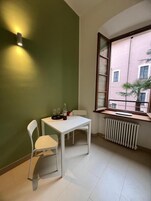 Apartamento Standard, varanda, vista para o pátio | Restaurantes