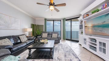 Condo, 3 quartos | Área de estar