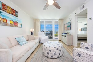Condo, 2 quartos | Área de estar