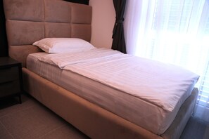 Quarto solteiro standard | Escrivaninha, Wi-Fi de cortesia, roupa de cama