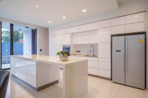 Vila, 6 quartos, para fumantes, piscina particular | Parte interna