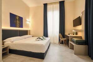 Quarto Duplo ou Twin Superior | Cofre no quarto, secretária, cortinas/cortinados opacos 