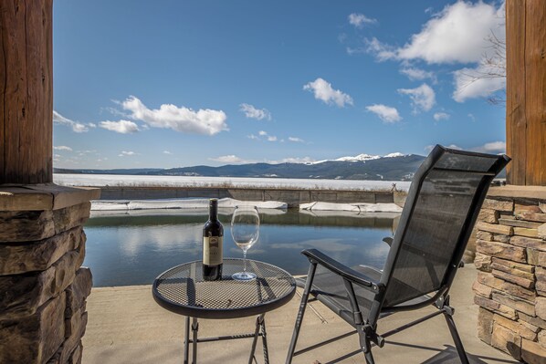 Terrace/patio - Hebgen Lakeshore Retreat (West Yellowstone)