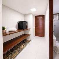 Quarto casal conforto, varanda coberta, vista para o mar | Escrivaninha, ferros/tábuas de passar roupa, Wi-Fi de cortesia