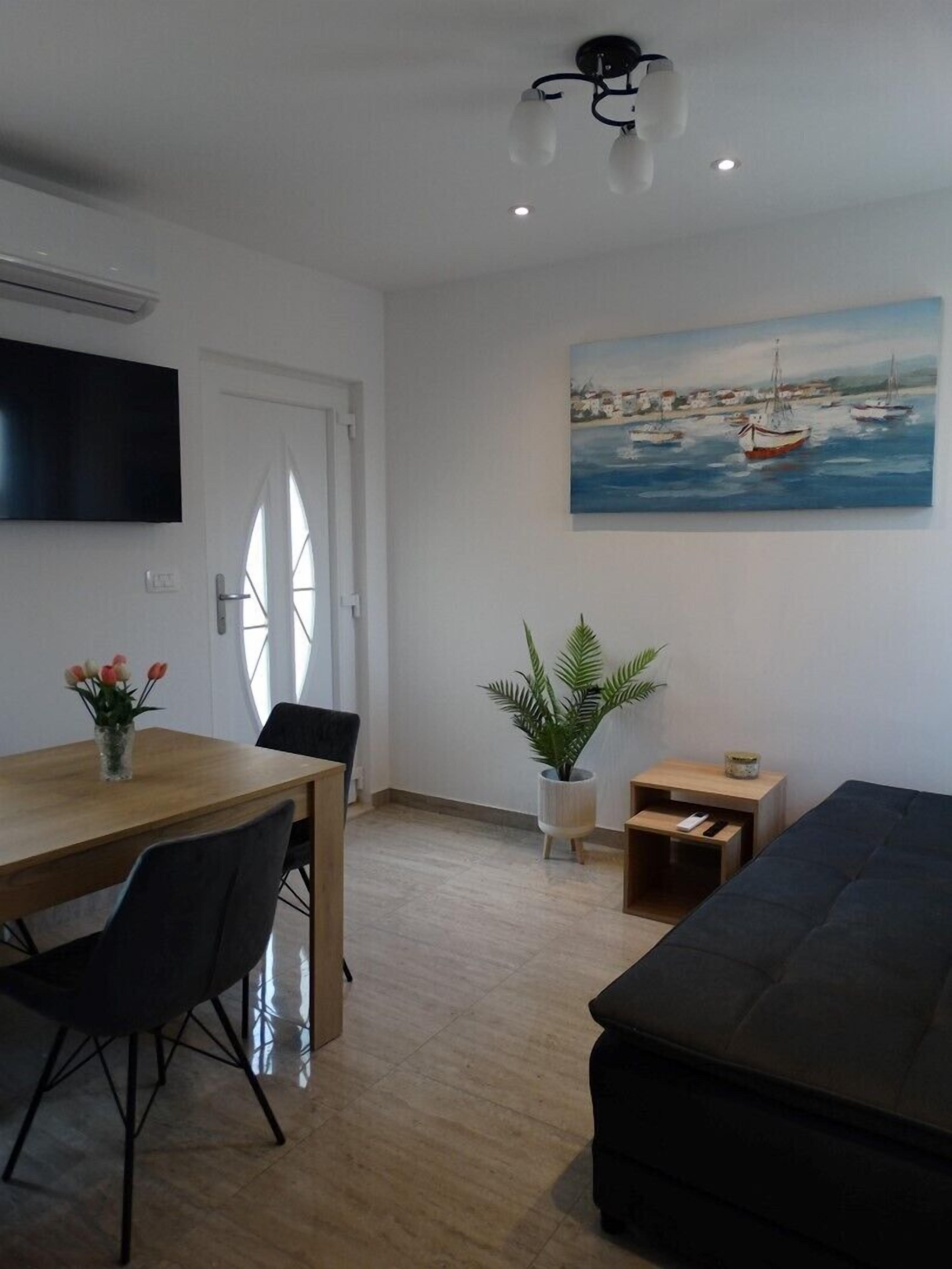 Apartments Oliva With Heated Pool / One Bedroom Apartment With Pool - Split