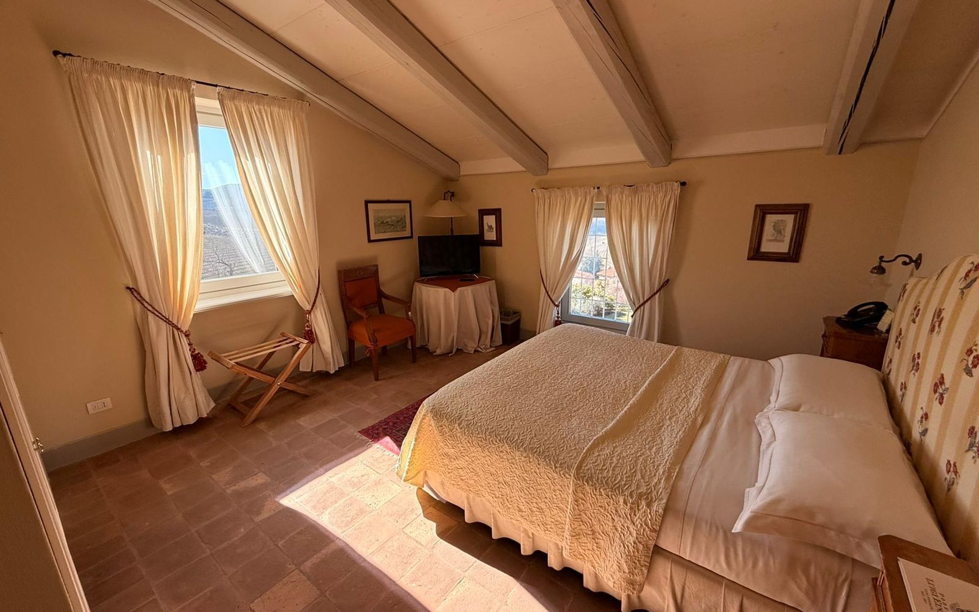 Quarto casal superior, vista para o jardim