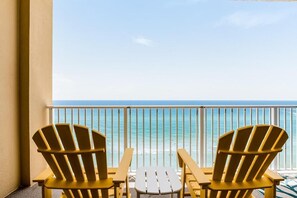 Apartamento em Condomínio Fechado, várias camas (Tropic Winds 1105) | Terrenos do alojamento