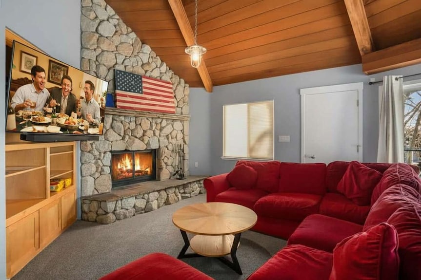 Private Beach, Lakefront Home, Close To Everything - South Lake Tahoe, CA