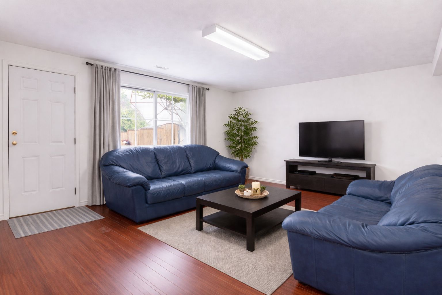 Cozy Furnished Garden Suit - Coquitlam