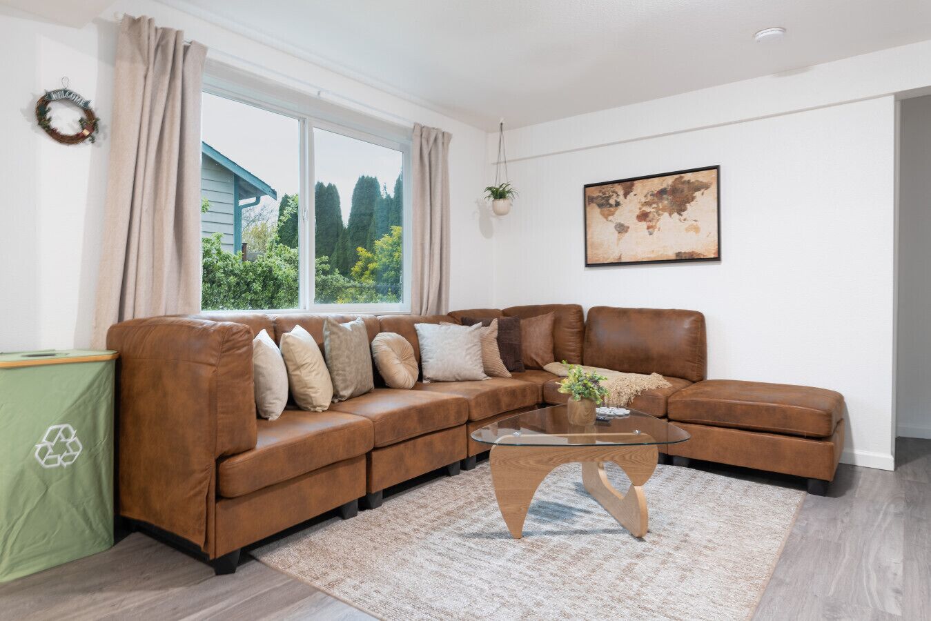 Modern 7-bedroom Home With Spacious Yard, - Shoreline