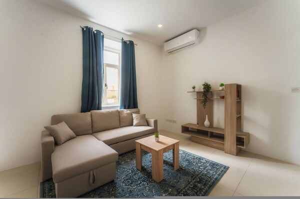Charming Bormla Stay Terrace Bbq Pool Table - Malta