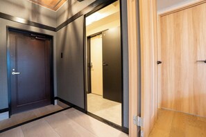 Apartamento conforto | Cortinas blackout, ferros/tábuas de passar roupa, Wi-Fi de cortesia