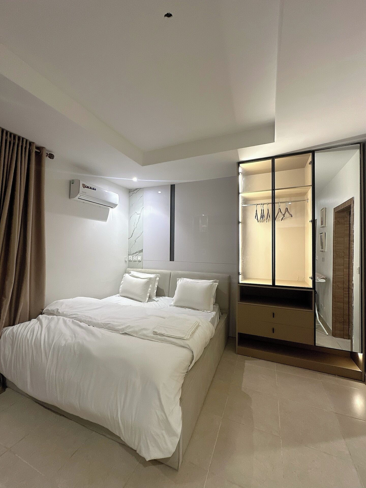 Apartamento econômico, sacada, vista para a cidade