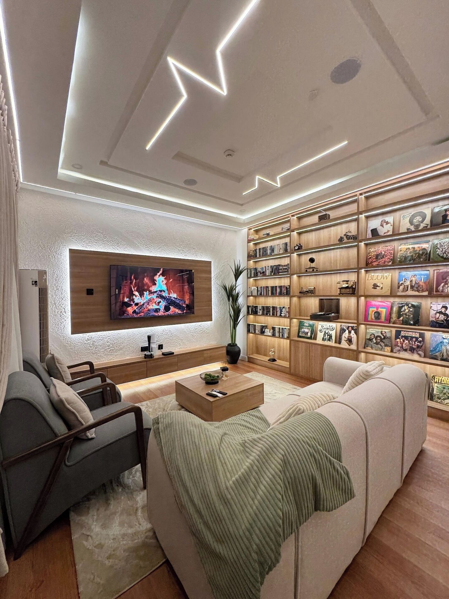 Apartamento econômico, sacada, vista para a cidade | Parte interna