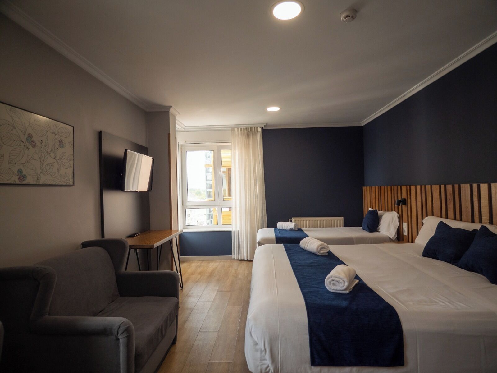 Quarto triplo família, vista para a cidade