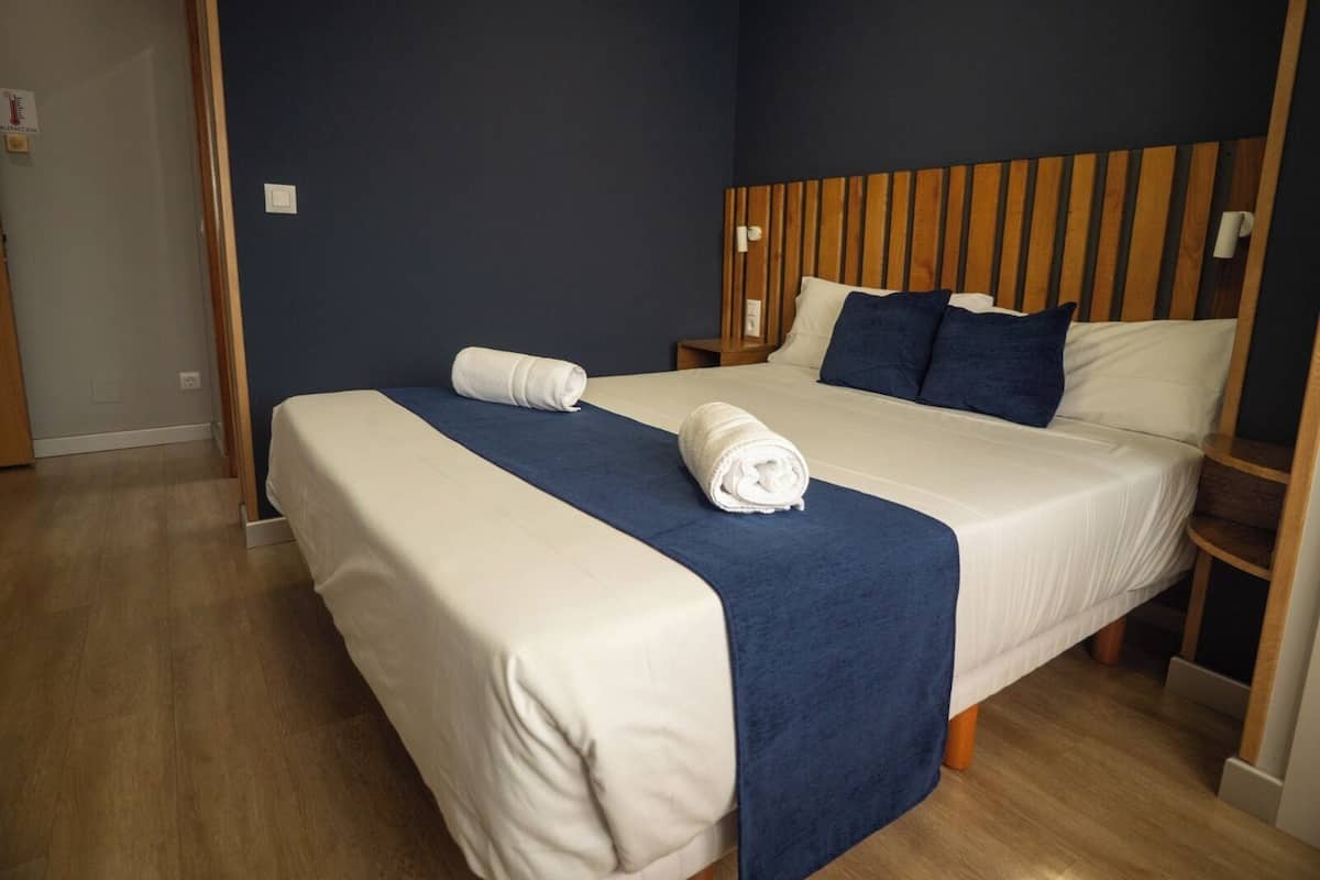 Quarto solteiro clássico, vista para a cidade