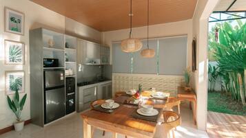 Villa Standard, varanda, vista para a piscina | Restaurantes