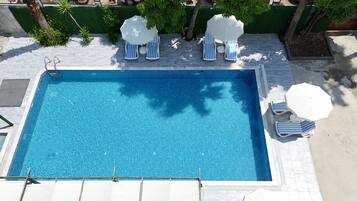 Piscina exterior sazonal