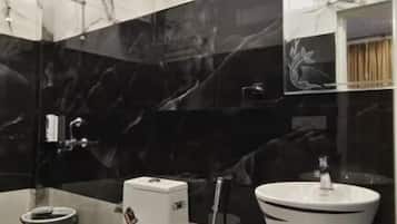 Quarto casal superior, varanda | Banheiro