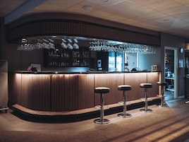 2 bares/lounges 