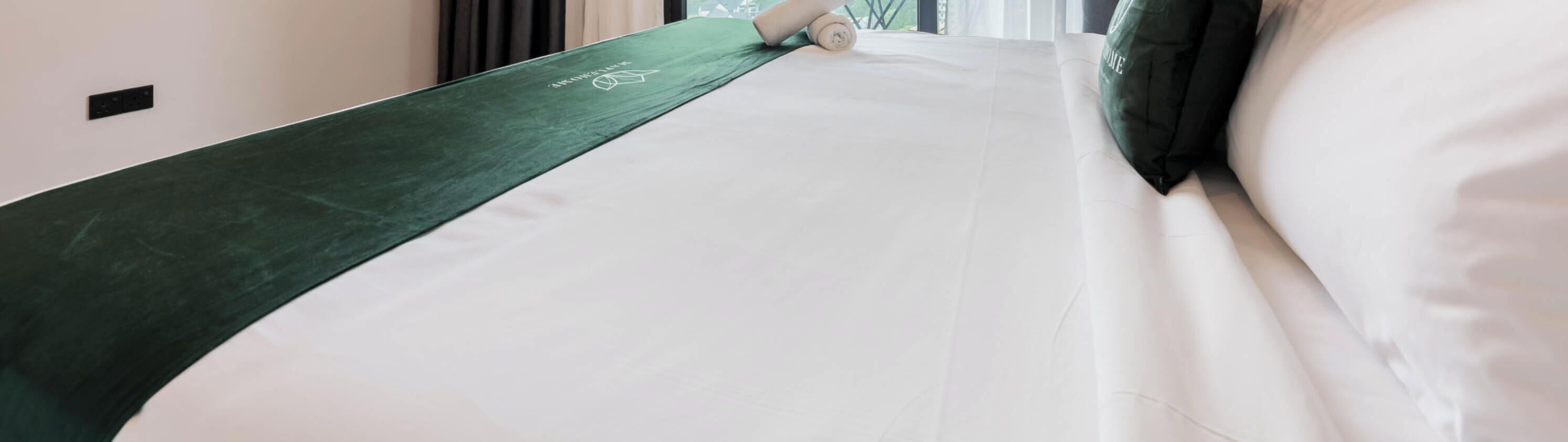 Estúdio Deluxe, 1 cama queen-size, varanda | Cortinas/cortinados opacos, ferro/tábua de engomar, Wi-fi grátis 