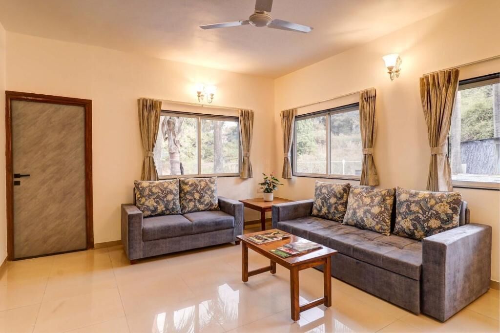 Vila clássica, sacada, vista para a piscina | Área de estar