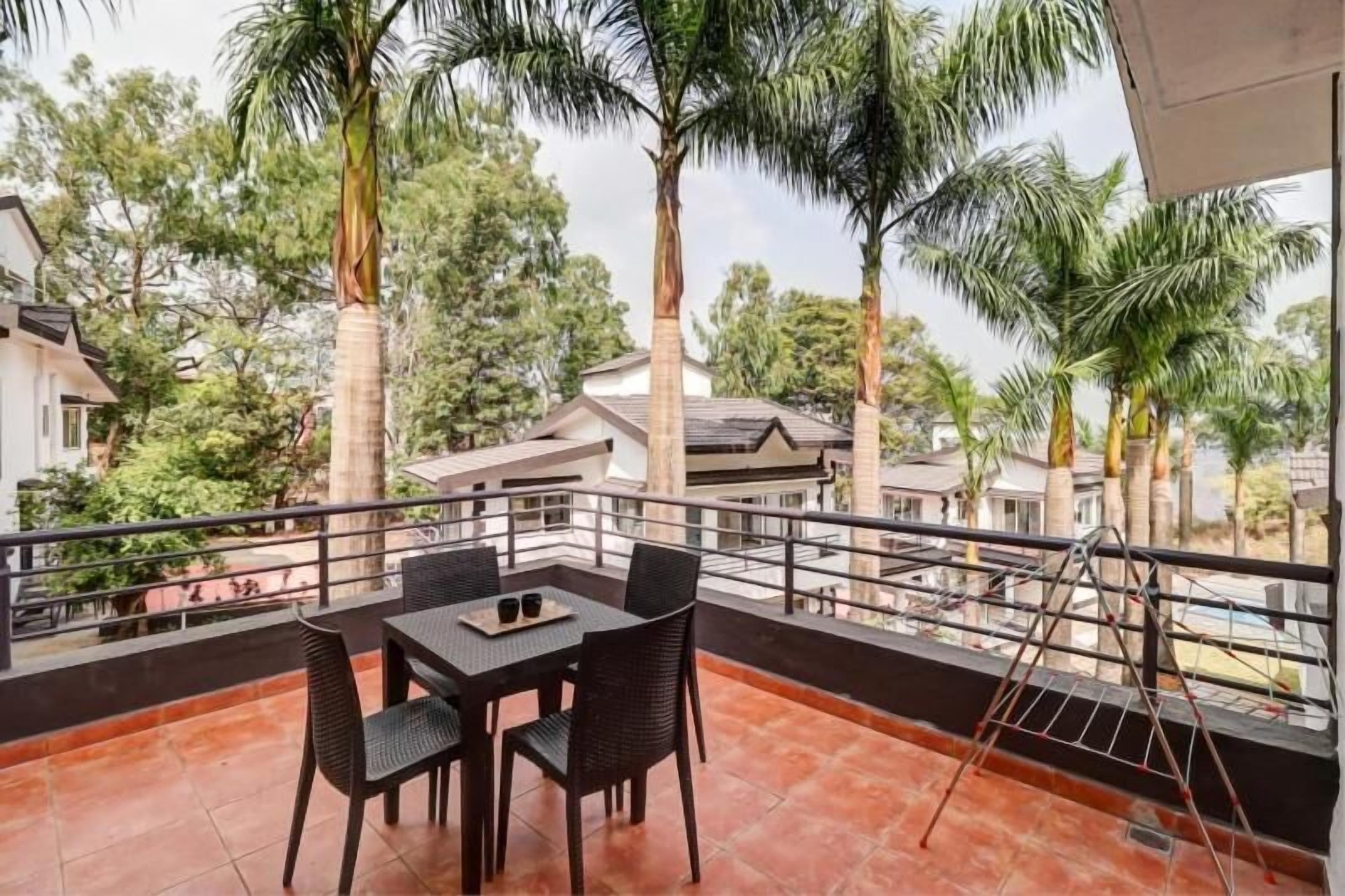 Vila superior, sacada | Opções para refeição ao ar livre