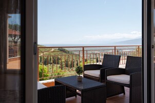 Apartamento Deluxe, varanda, vista para o mar | Varanda