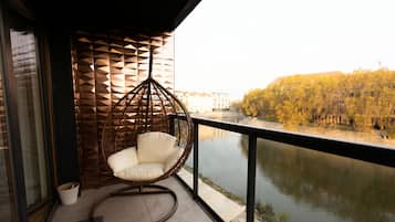 Apartamento Premium, varanda, vista para o rio | Terrenos do alojamento