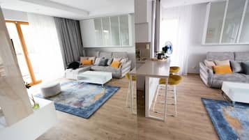 Apartamento Premium, varanda, vista para o rio | Sala de estar