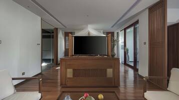Suite Superior, pátio | Roupa de alta qualidade, edredões de penas, minibar