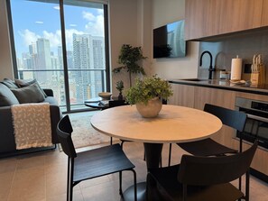 Apartamento Superior, varanda, Vista para a cidade | Interior