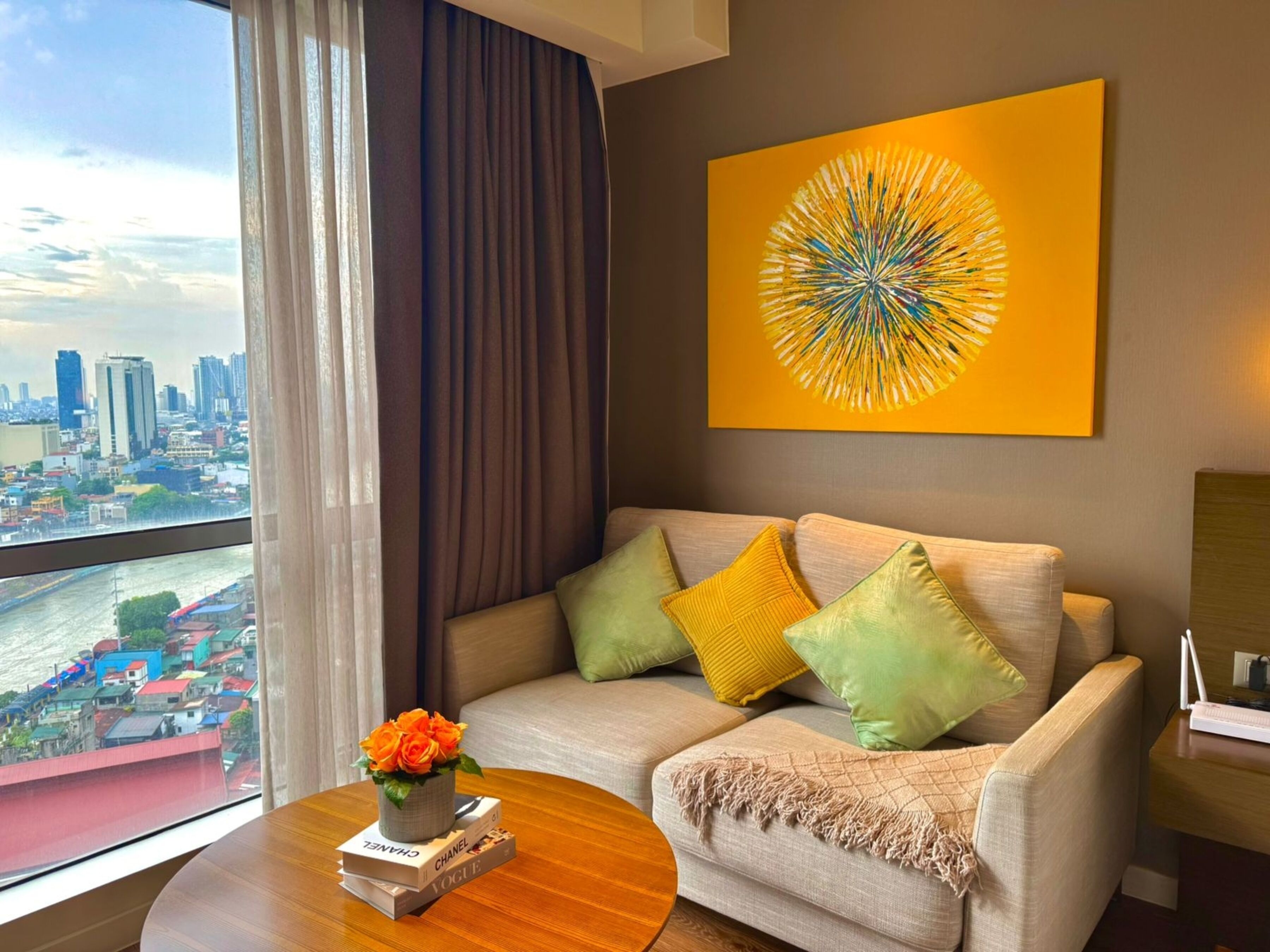 Quarto com design assinado, cozinha, vista para a cidade | Individualmente decorados, individualmente mobiliados, escrivaninha