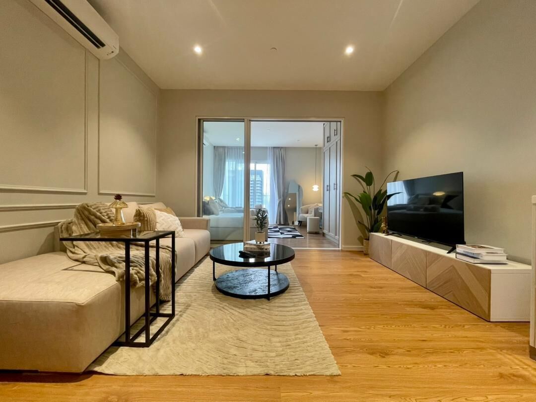 Apartamento família, sacada, vista para a cidade | Área de estar