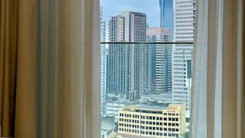 Apartamento conforto, sacada, vista para a cidade | Terraço/pátio