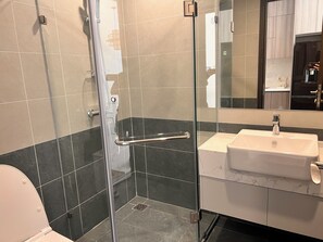 Casa Deluxe, varanda, vista para a piscina | Casa de banho