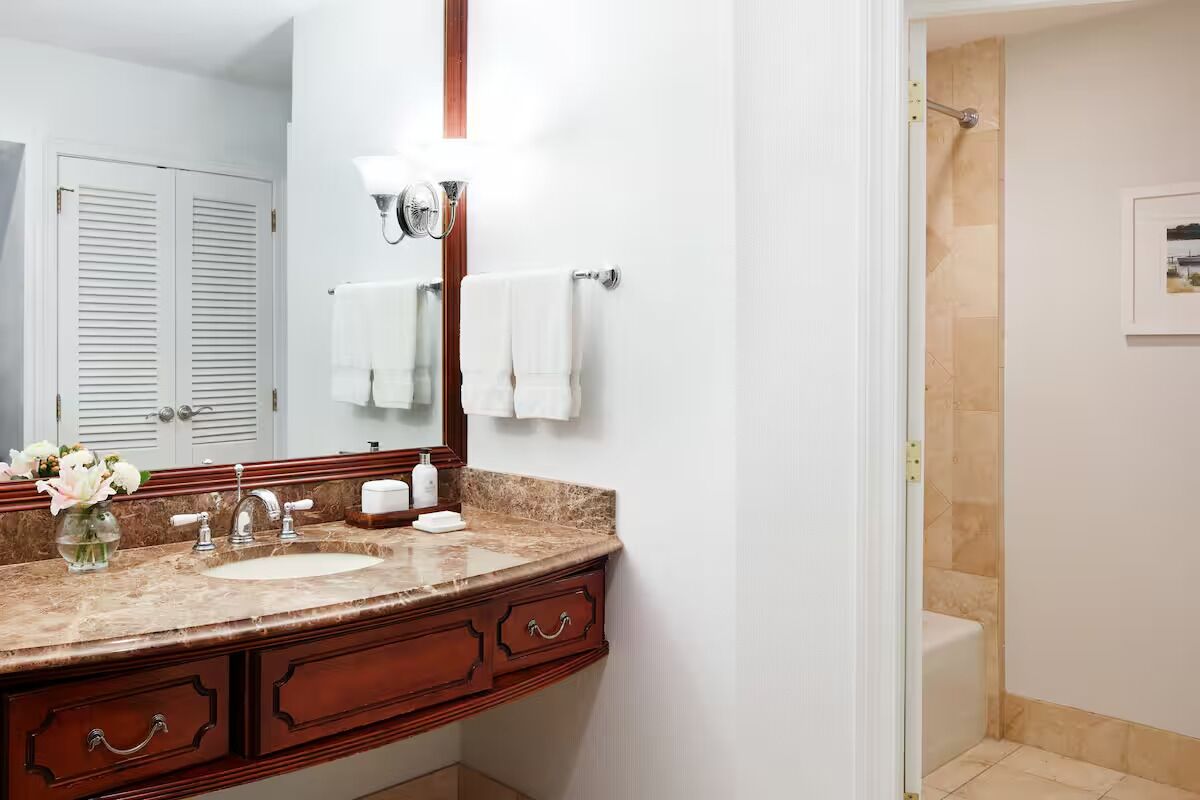 Water View Room W/ Balcony | Seasonal Pool & Marina  Your Quiet Getaway Awaits! - Kilmarnock, VA