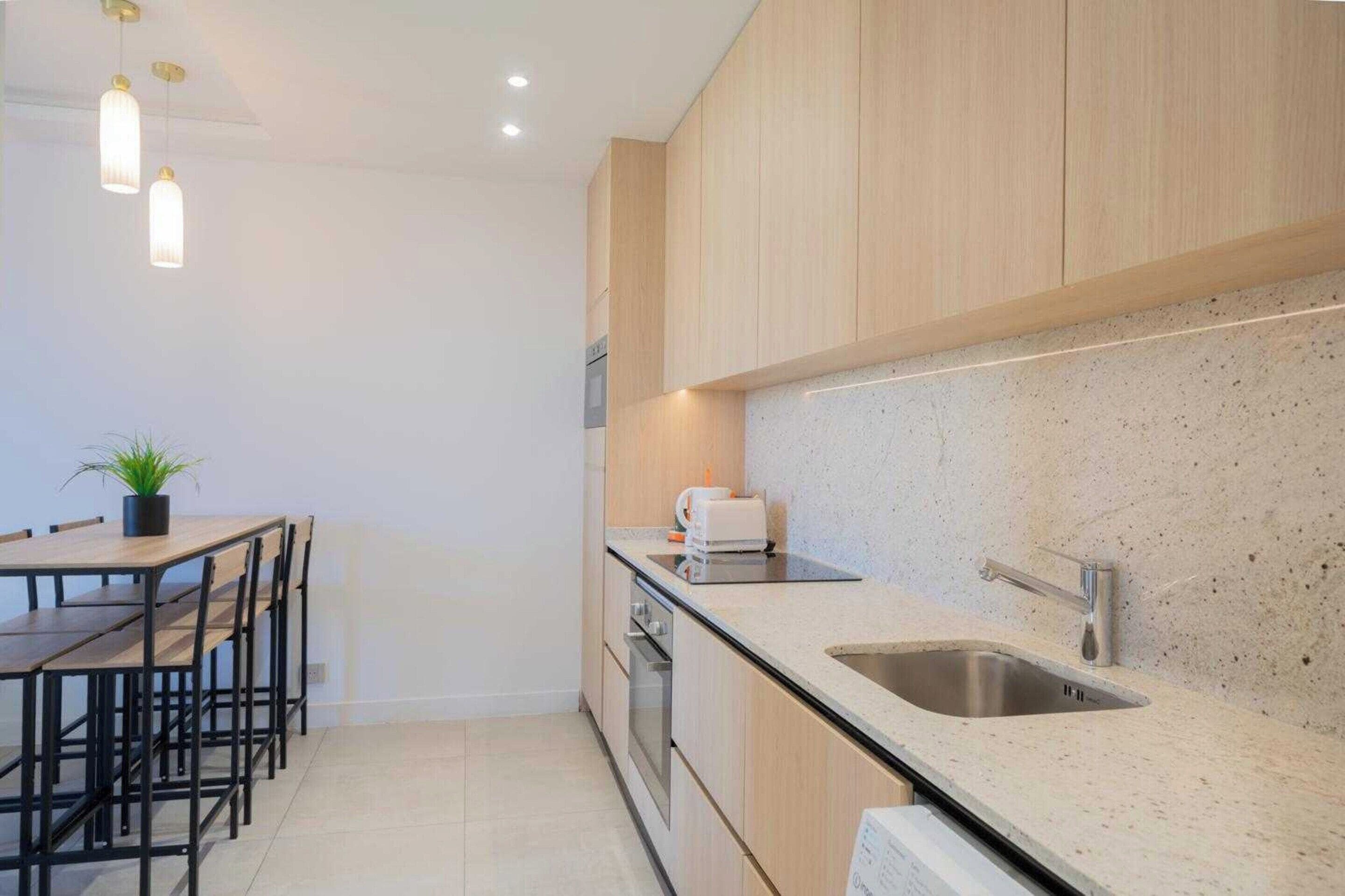 Apartamento | Cozinha privada | Um frigorífico, um micro-ondas, um forno, uma placa de cozinha 