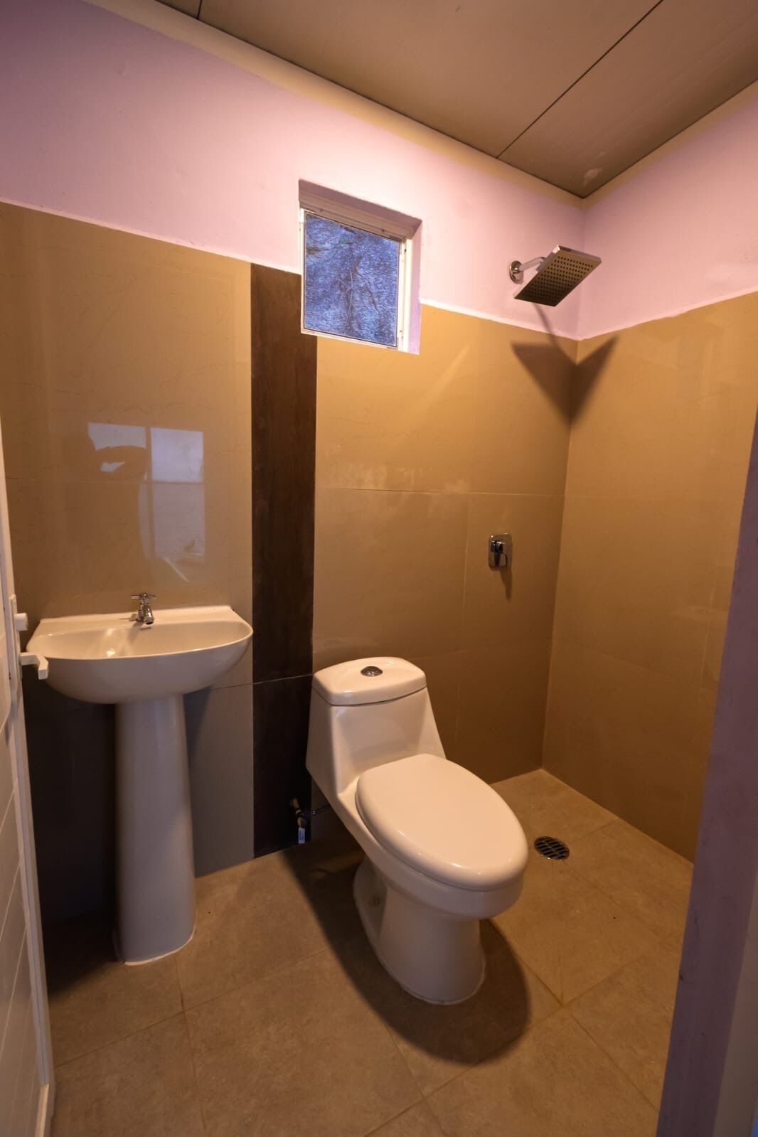 Quarto conforto, vista para o lago | Wi-Fi de cortesia