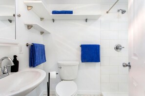 Quarto casal superior, 1 cama King | Banheiro