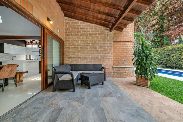 Exclusive 4br Villa With Private Nightclub Pool - Medellín