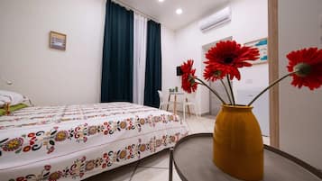 Quarto, varanda, Vista para a cidade | 1 quarto, ferro/tábua de engomar, roupa de cama fornecida