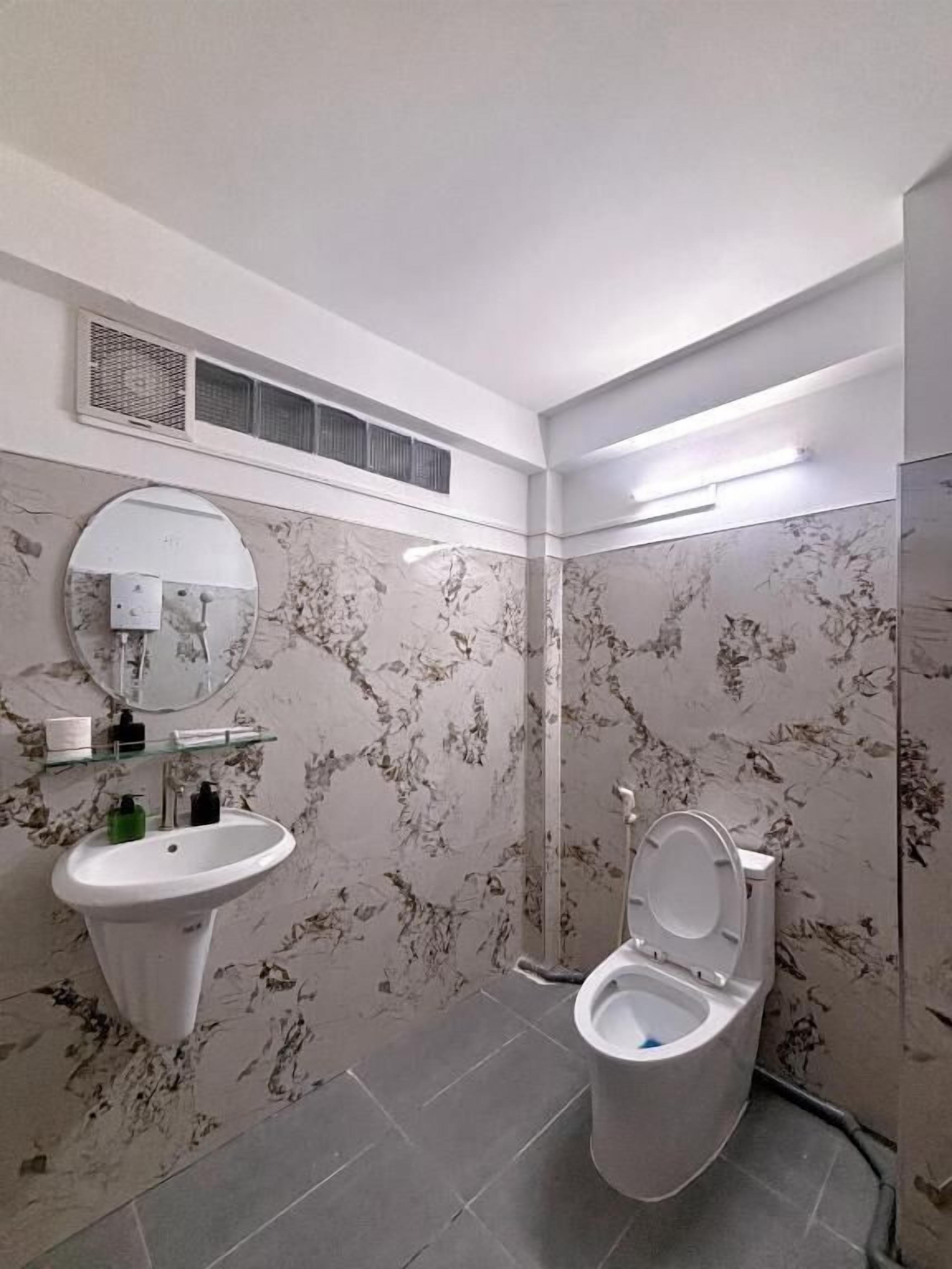 Estúdio, vista para o jardim | Casa de banho