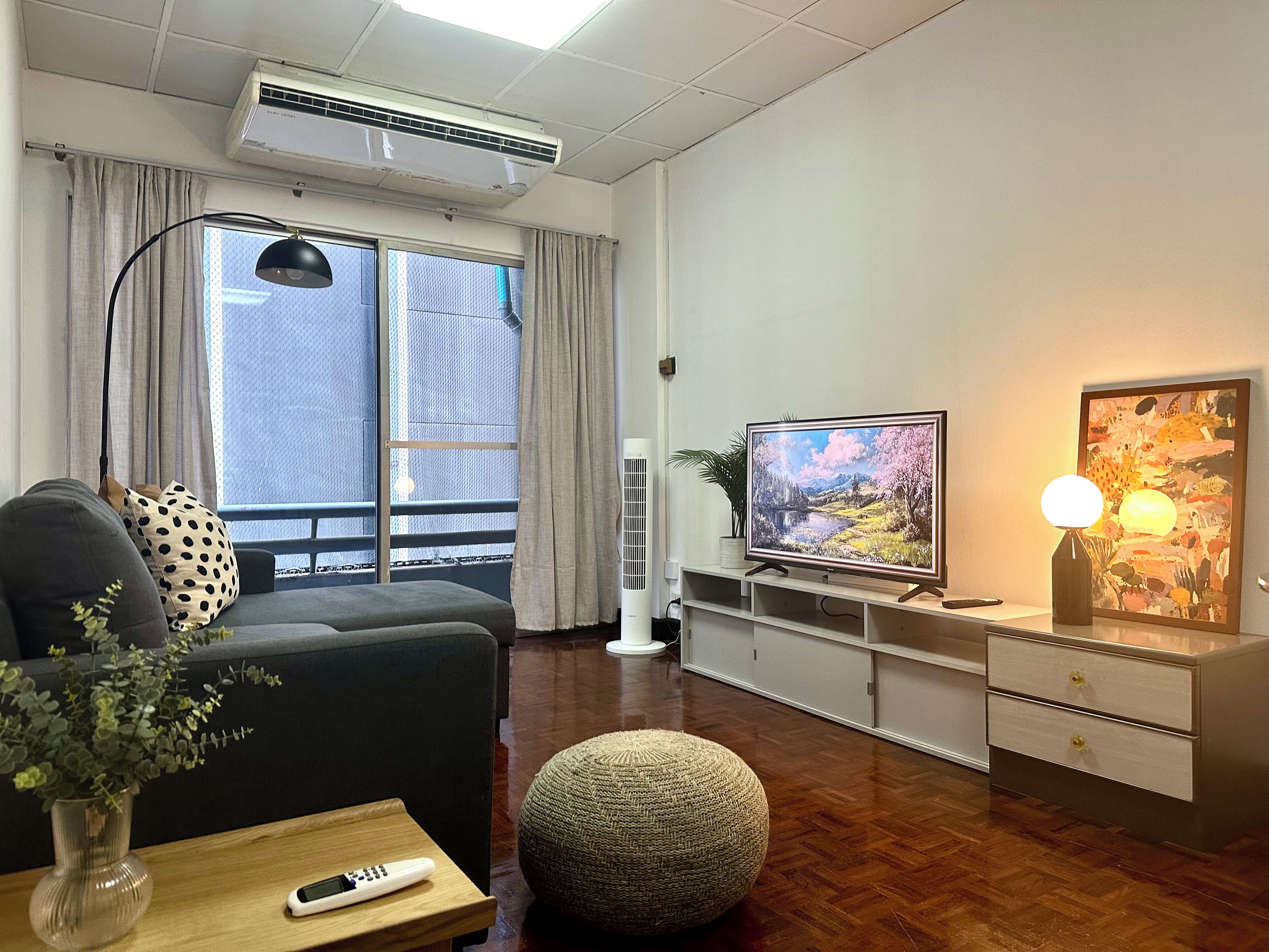 Spacious Asoke Condo + Office, 50m To Bts Asoke & Mrt Sukhumvit - Bangkok