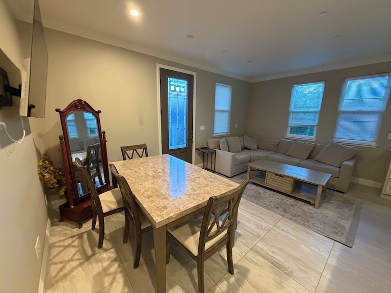 Charming House In Lovely Pleasanton Perfect For Your Getaway - Fremont, CA