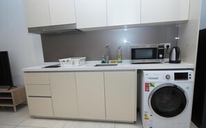 Apartamento família, sacada, vista para a cidade | Parte interna